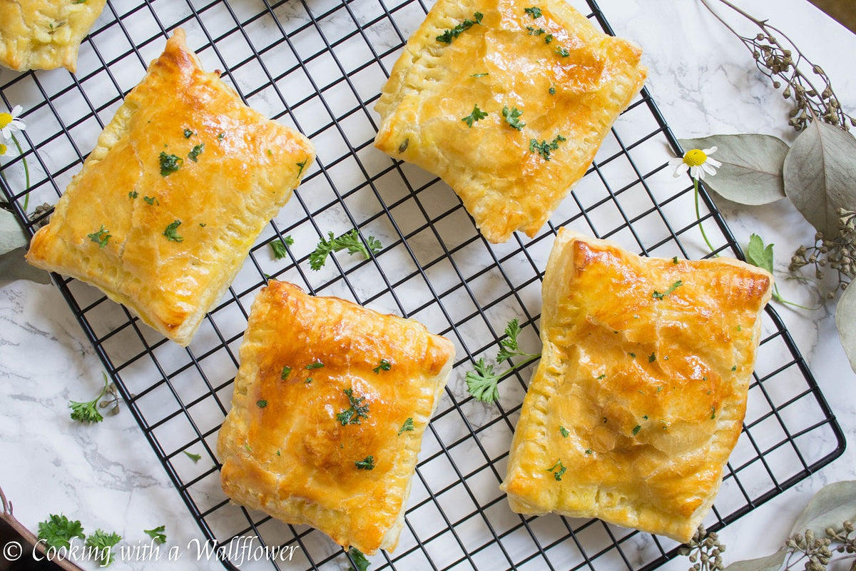 Savoury hafsa Chicken Pies Per Dozen – Hyperama - South African Shop In UAE